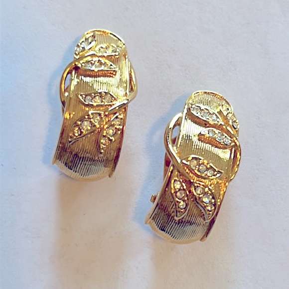 Joan Rivers | Jewelry | Joan Rivers Gold Tone Diamond Like Earrings ...